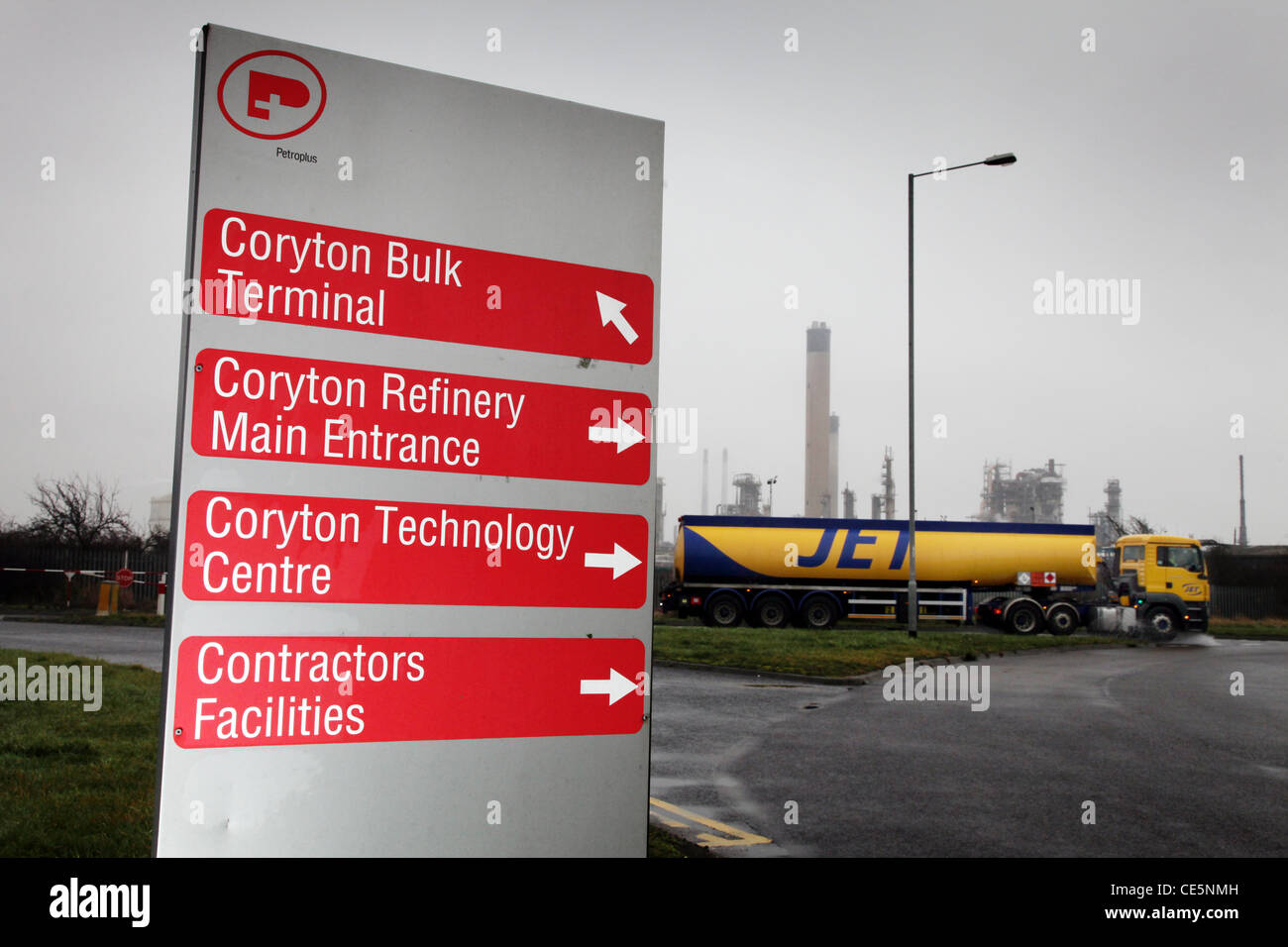 Petroplus oil refinery coryton essex hi-res stock photography and ...