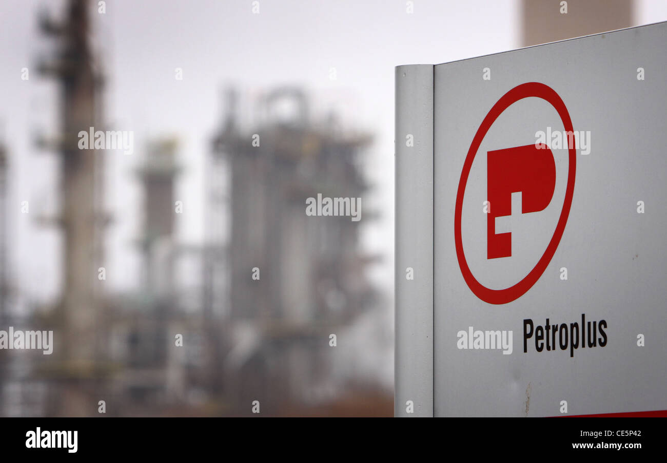 The Petroplus Oil Refinery at Coryton Essex Stock Photo - Alamy