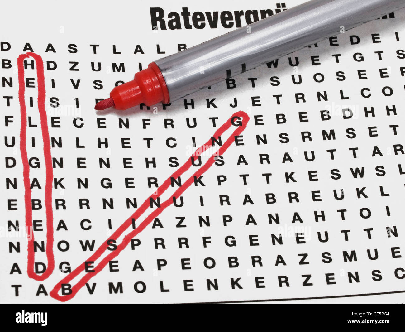 Ein deutsches Weihnachtsrätsel, dabei liegt ein roter Stift | a German ...