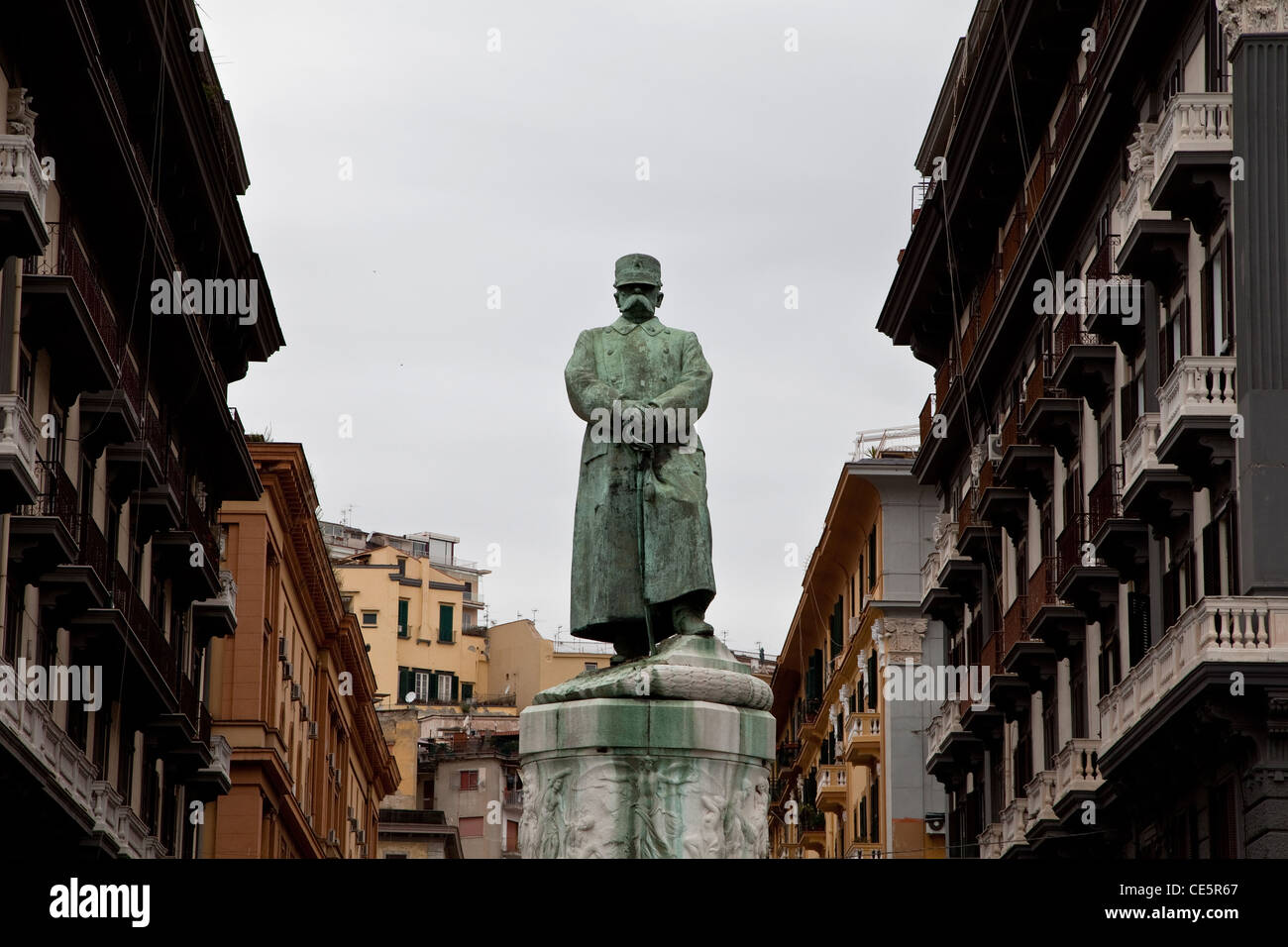 Statues architecture hi-res stock photography and images - Alamy