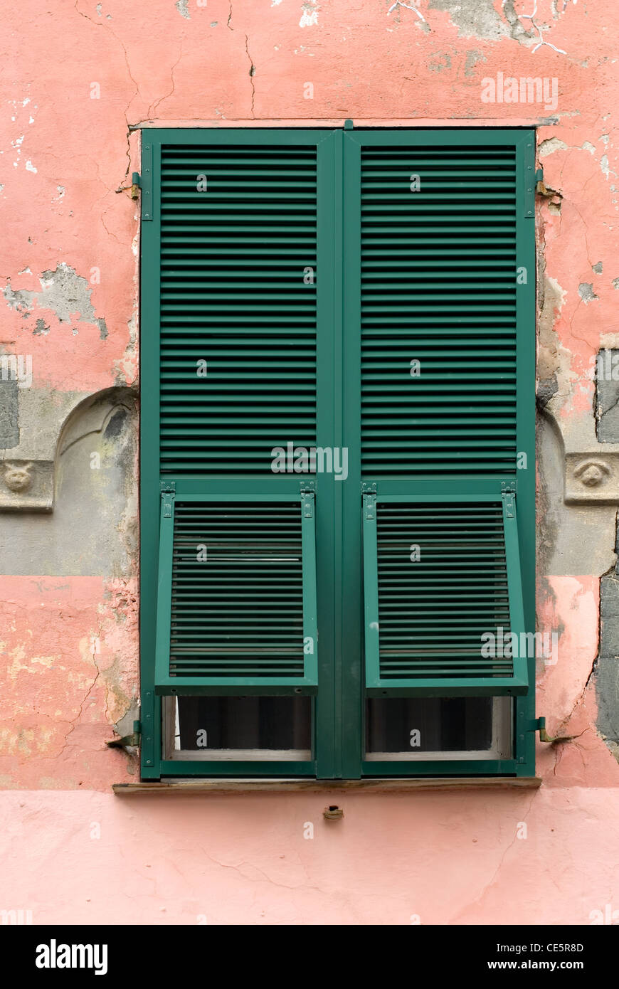 Concrete shutters hi-res stock photography and images - Alamy