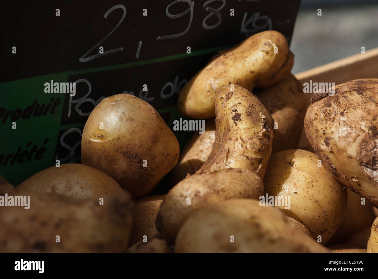Potatoes at a market stall Stock Photo - Alamy