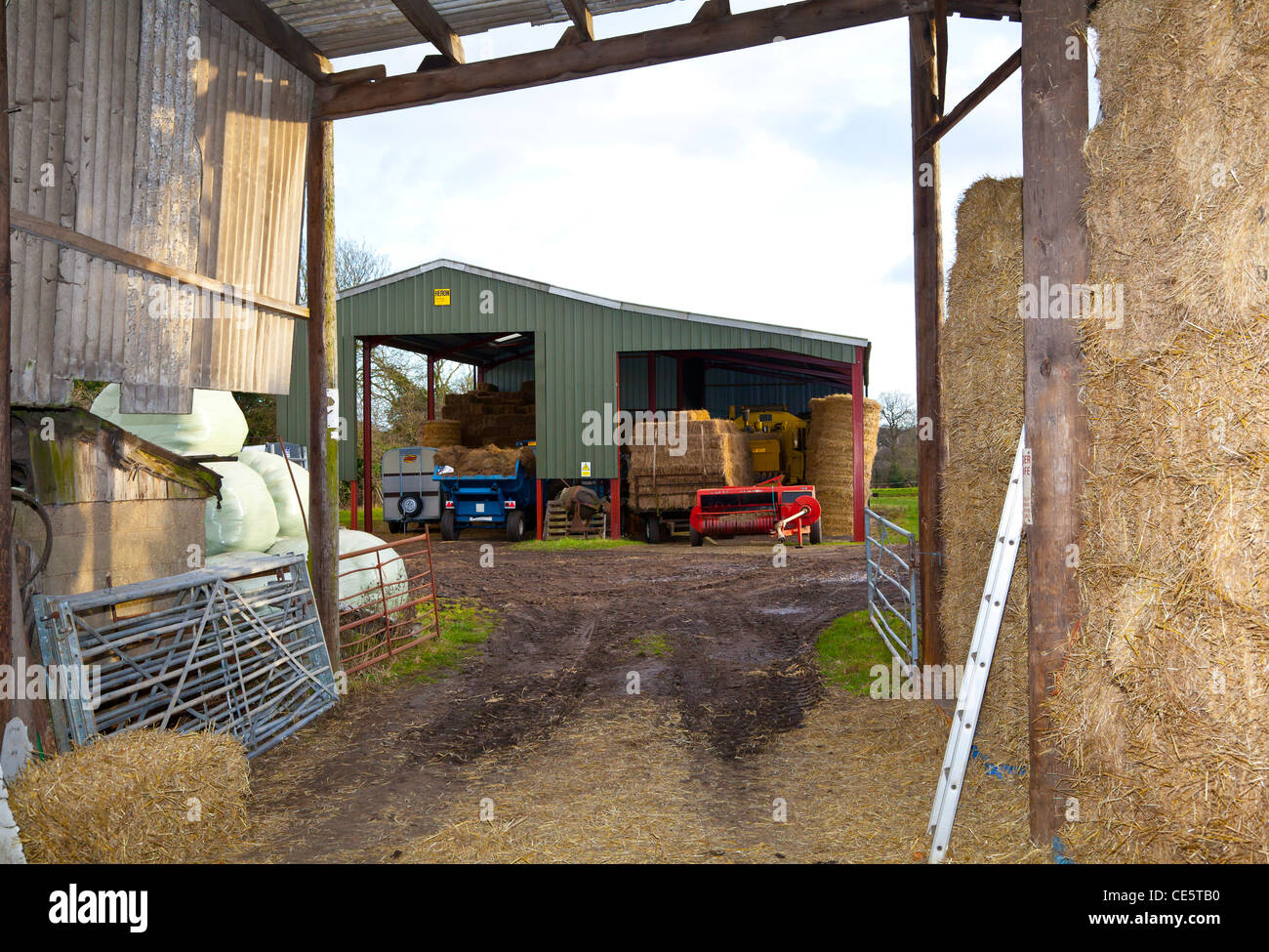 Old hay barns hi-res stock photography and images - Alamy