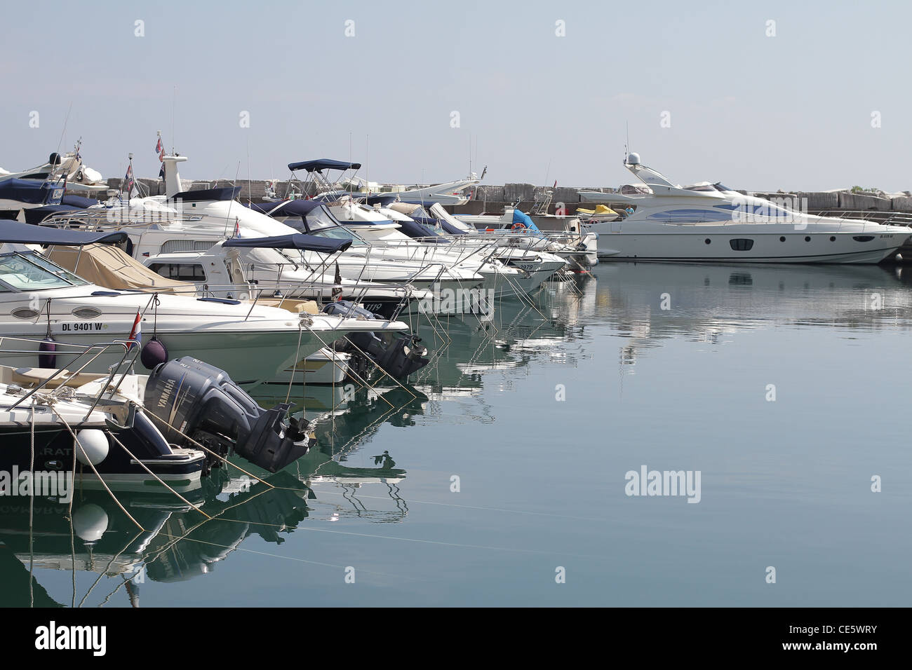 Speed boat dock Stock Photo - Alamy