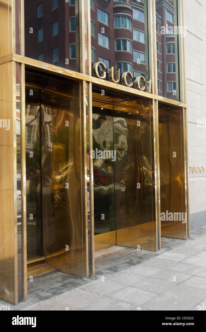 Gucci sign hi-res stock photography and images - Alamy