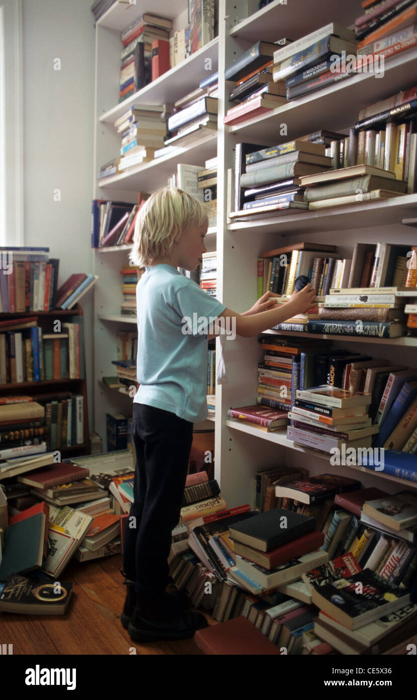 Girl in bookshop looking for books Stock Photo - Alamy