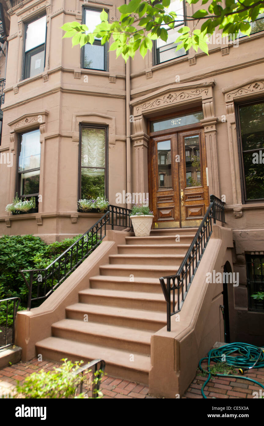 Entrance stairs to heritage residential house on Beacon Street, Back ...