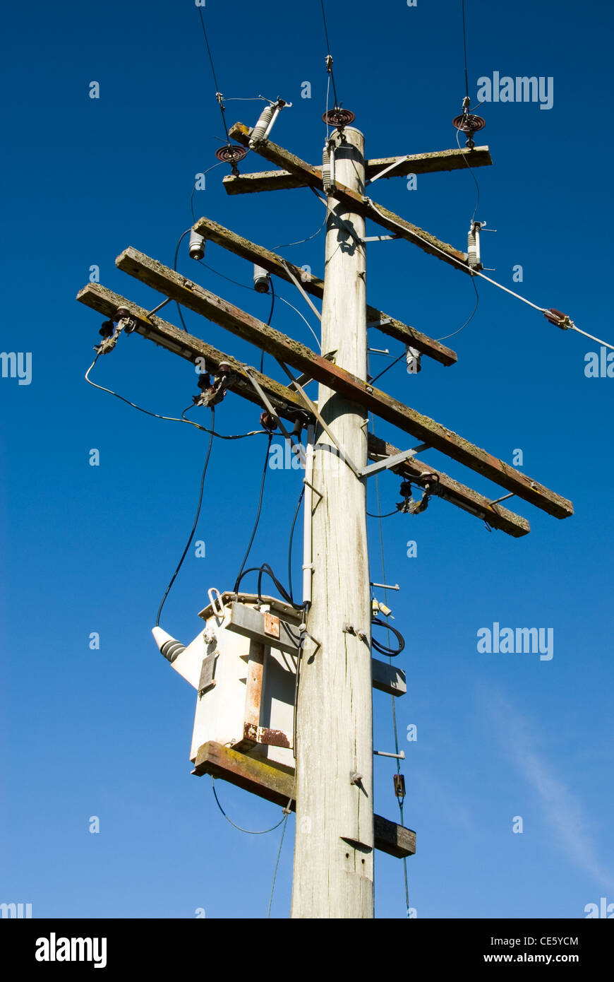 A power pole supporting both power lines and a transformer Stock Photo ...