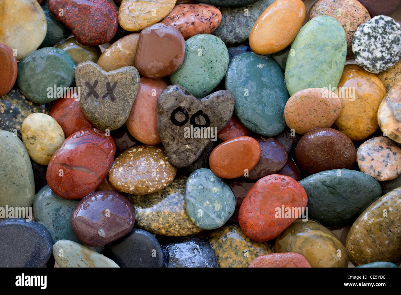 Hugs and Kisses on heart shaped rocks Stock Photo - Alamy