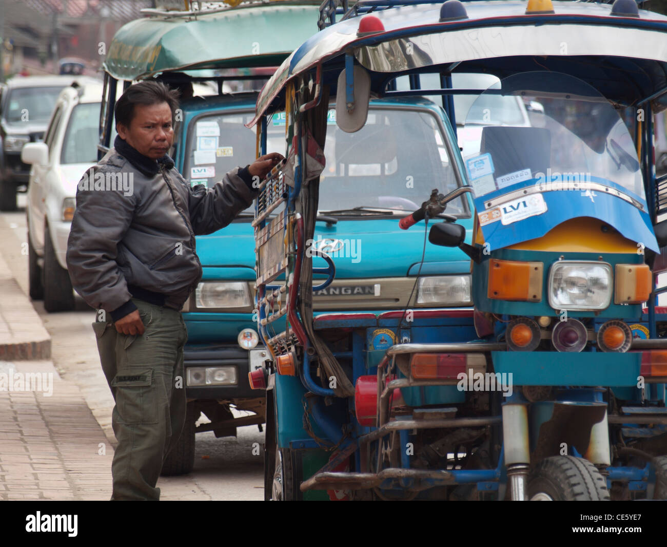 tuk tuk driver Stock Photo - Alamy