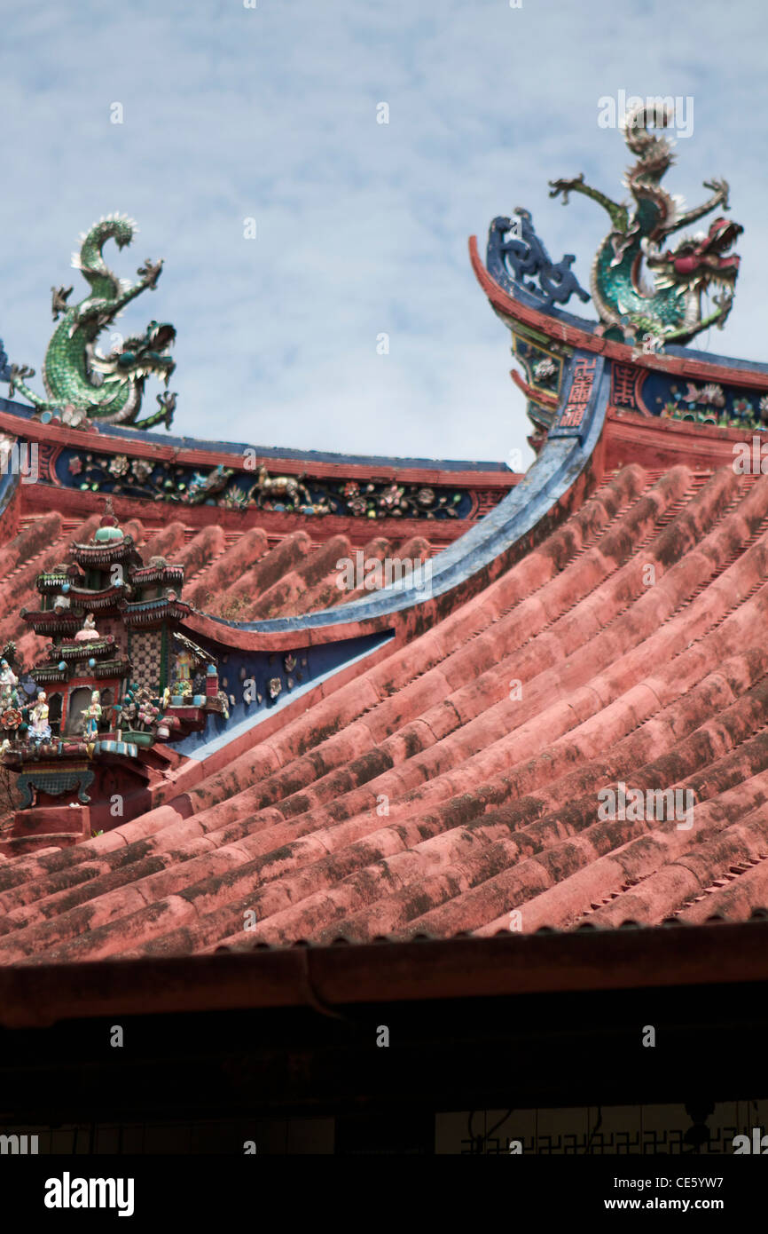 Penang chinese temples roofs Stock Photo - Alamy