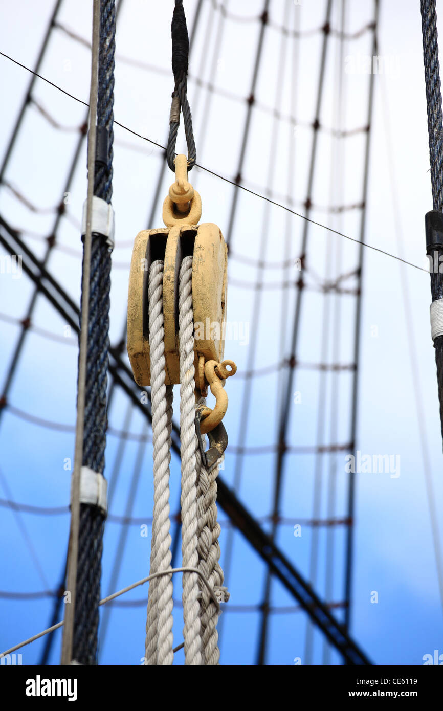 Old fashioned ship boat rigging hi-res stock photography and images - Alamy