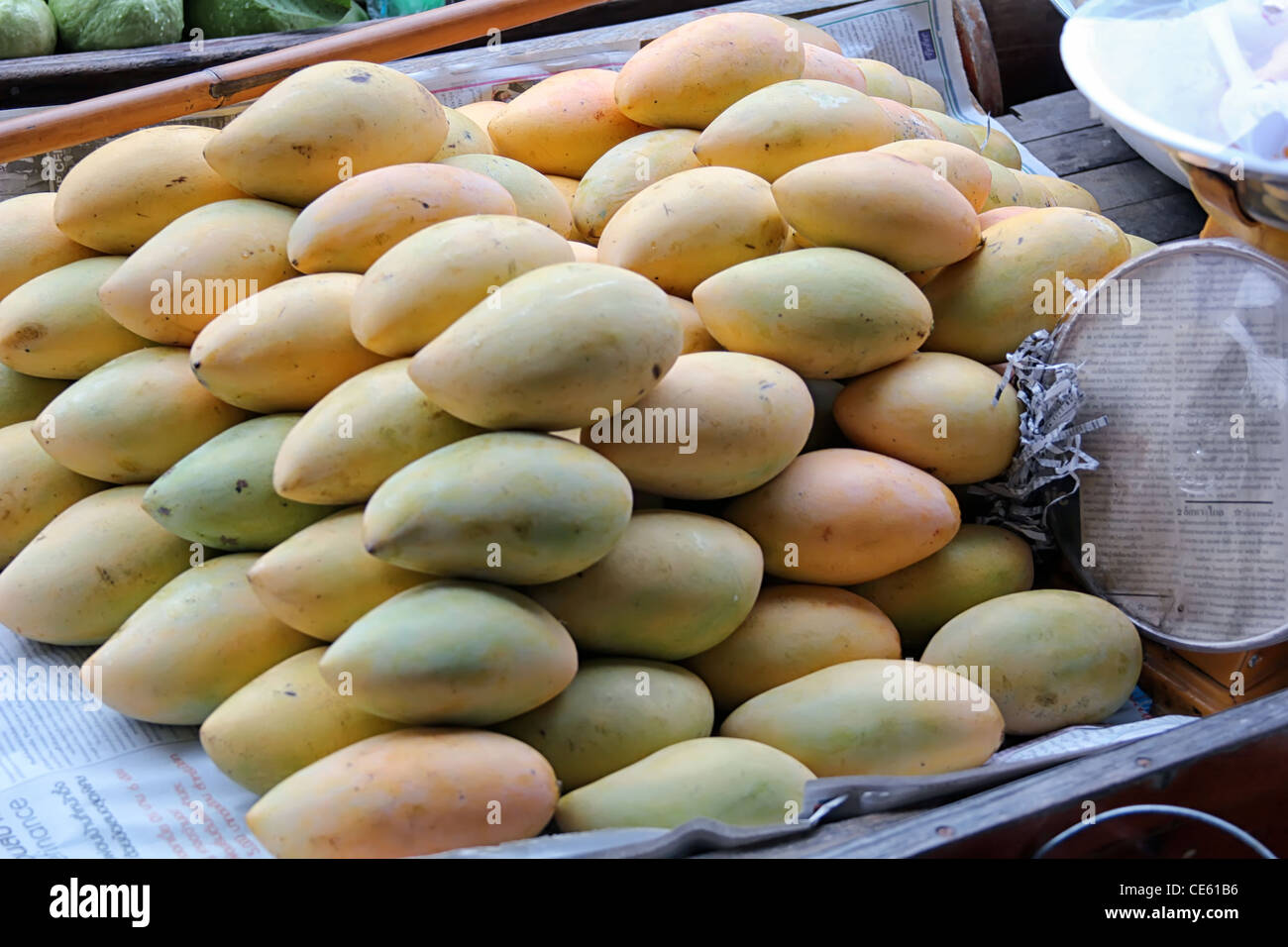 Thai Mangoes at the Farmers Cooperative Market in Bangkok Stock Photo ...