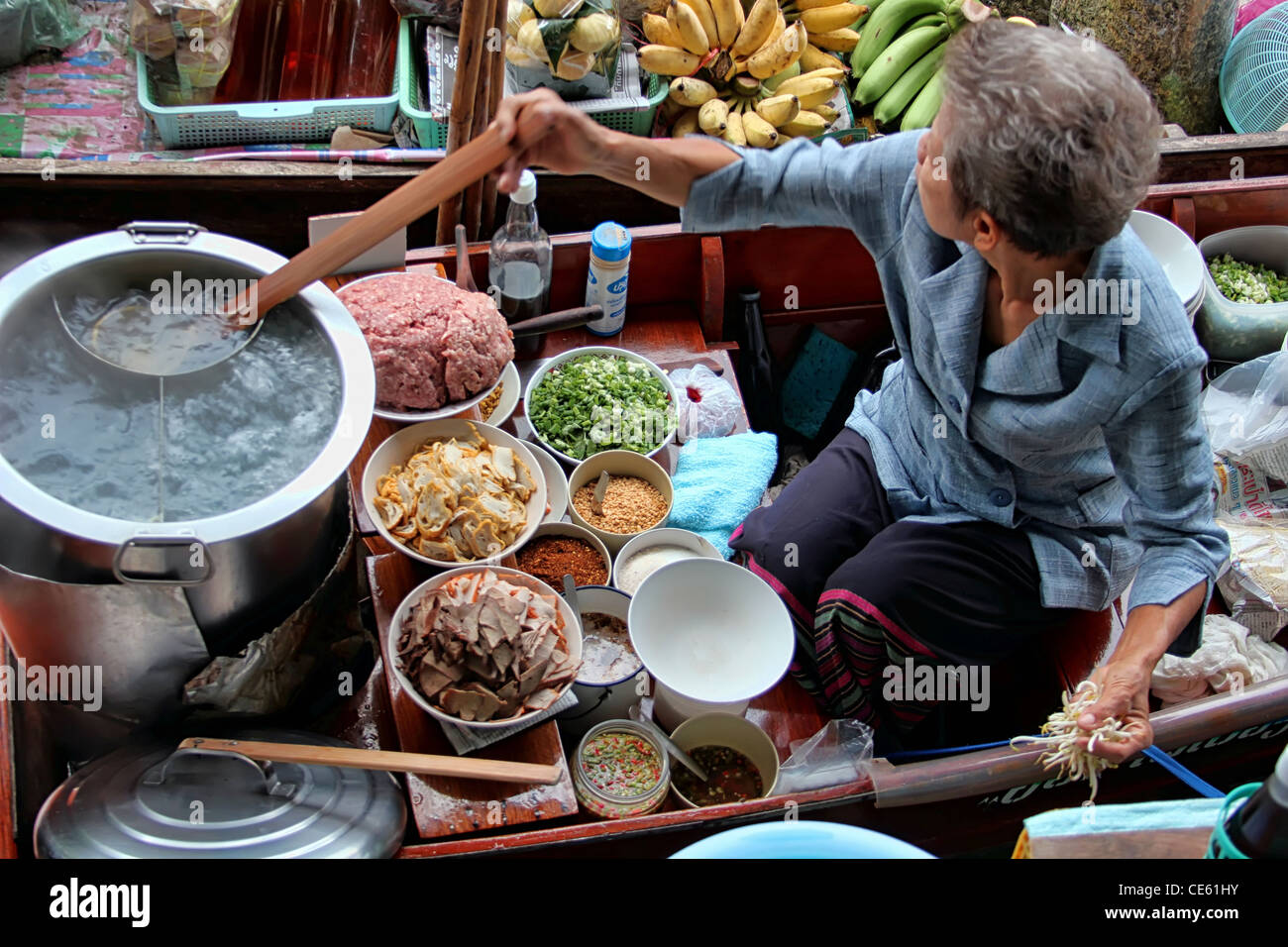 Boat Noodle Vendor at a Thai Floating Market Stock Photo - Alamy