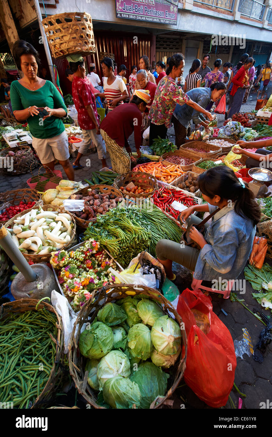 Bangles at Ubud Markets, Bali Indonesia Stock Photo - Alamy