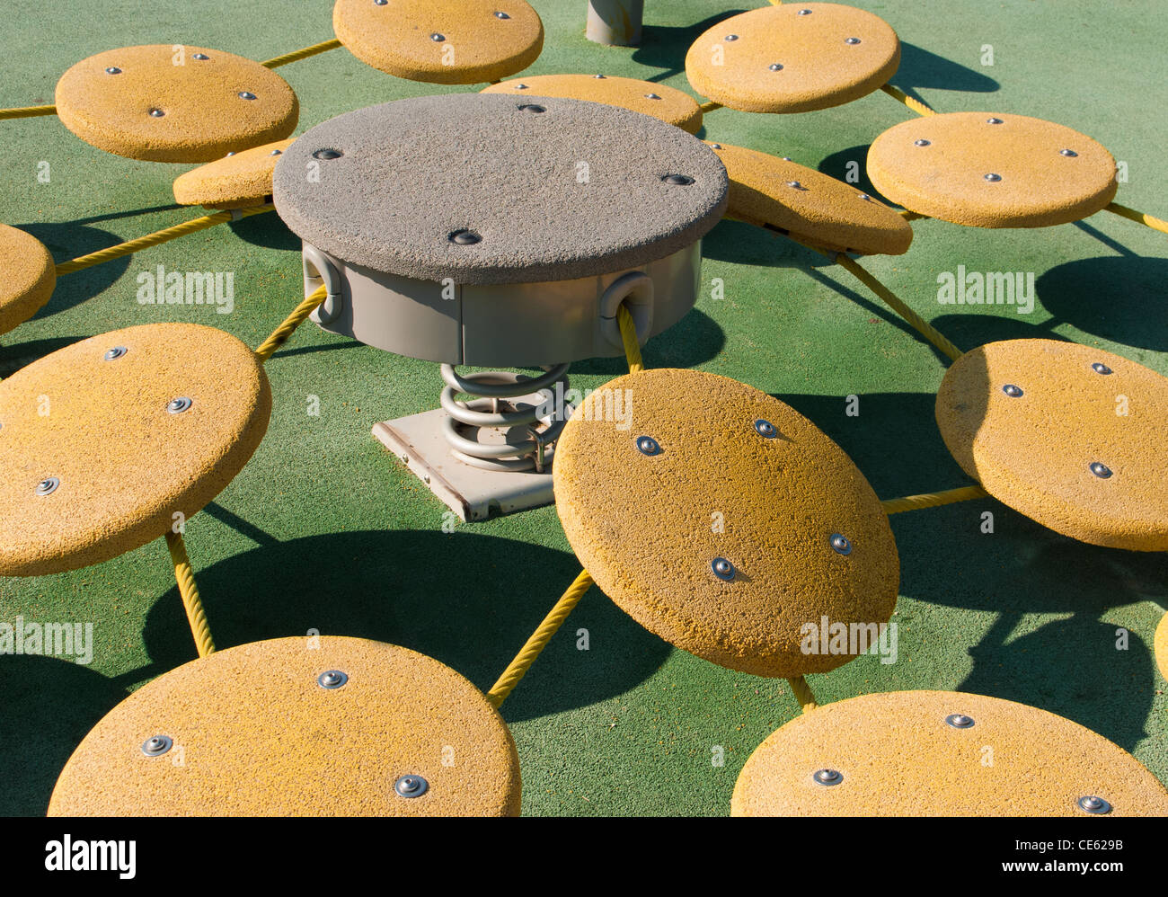 Interlinked shapes hi-res stock photography and images - Alamy