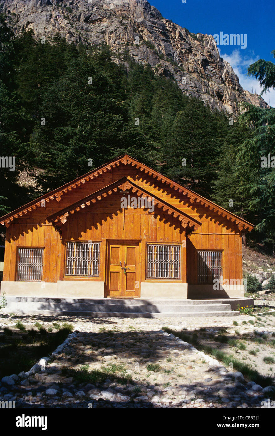 Wooden house uttarakhand india asia hi-res stock photography and images ...