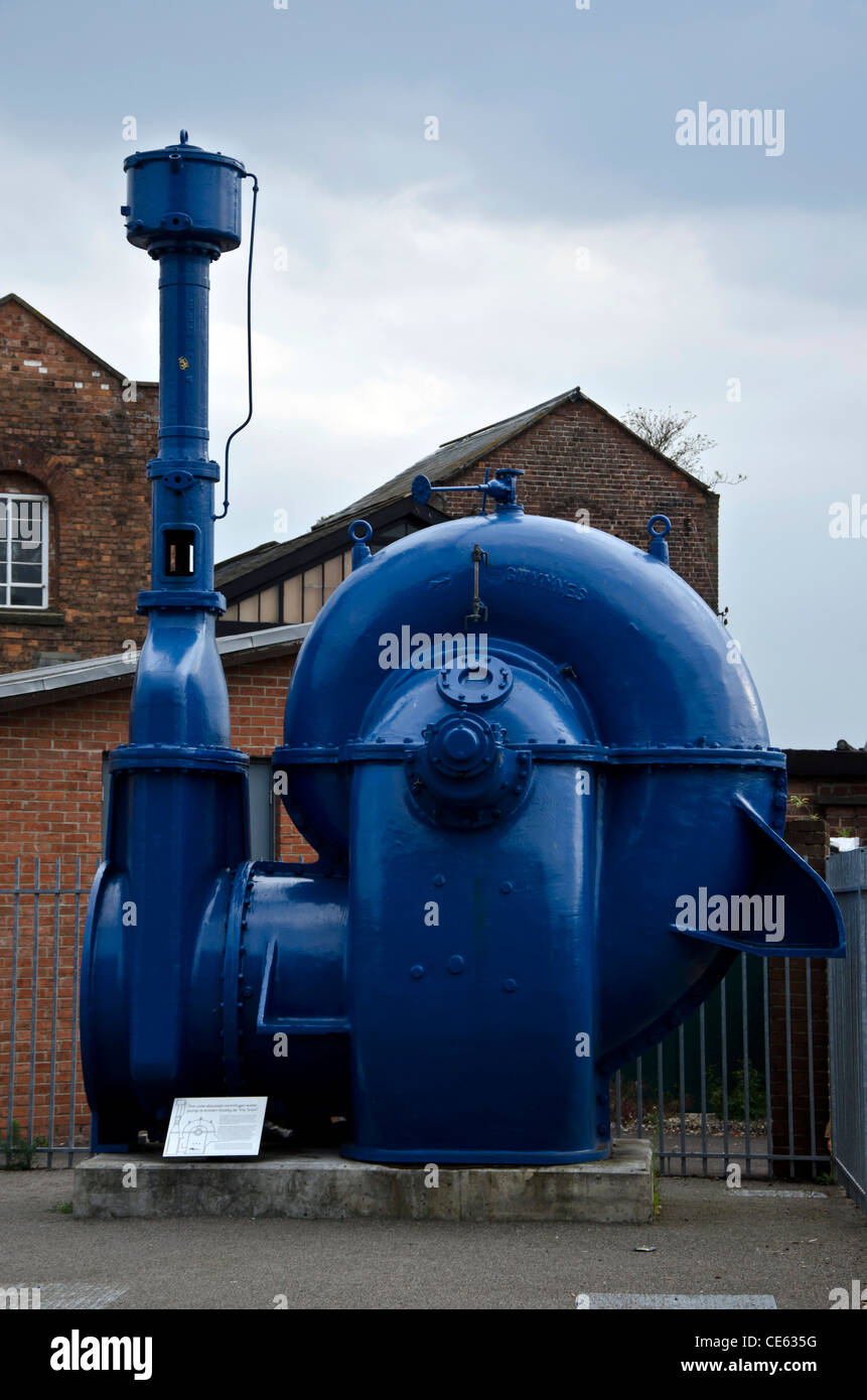 "The Snail" water pump at the Main Dock Basin in Gloucester, England ...