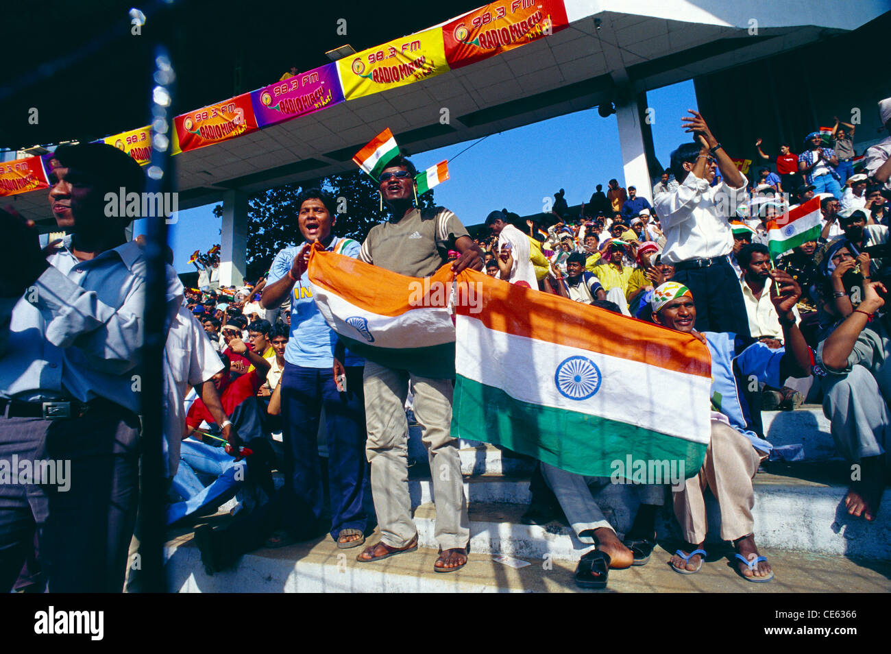 Crowd cheering india hi-res stock photography and images - Alamy