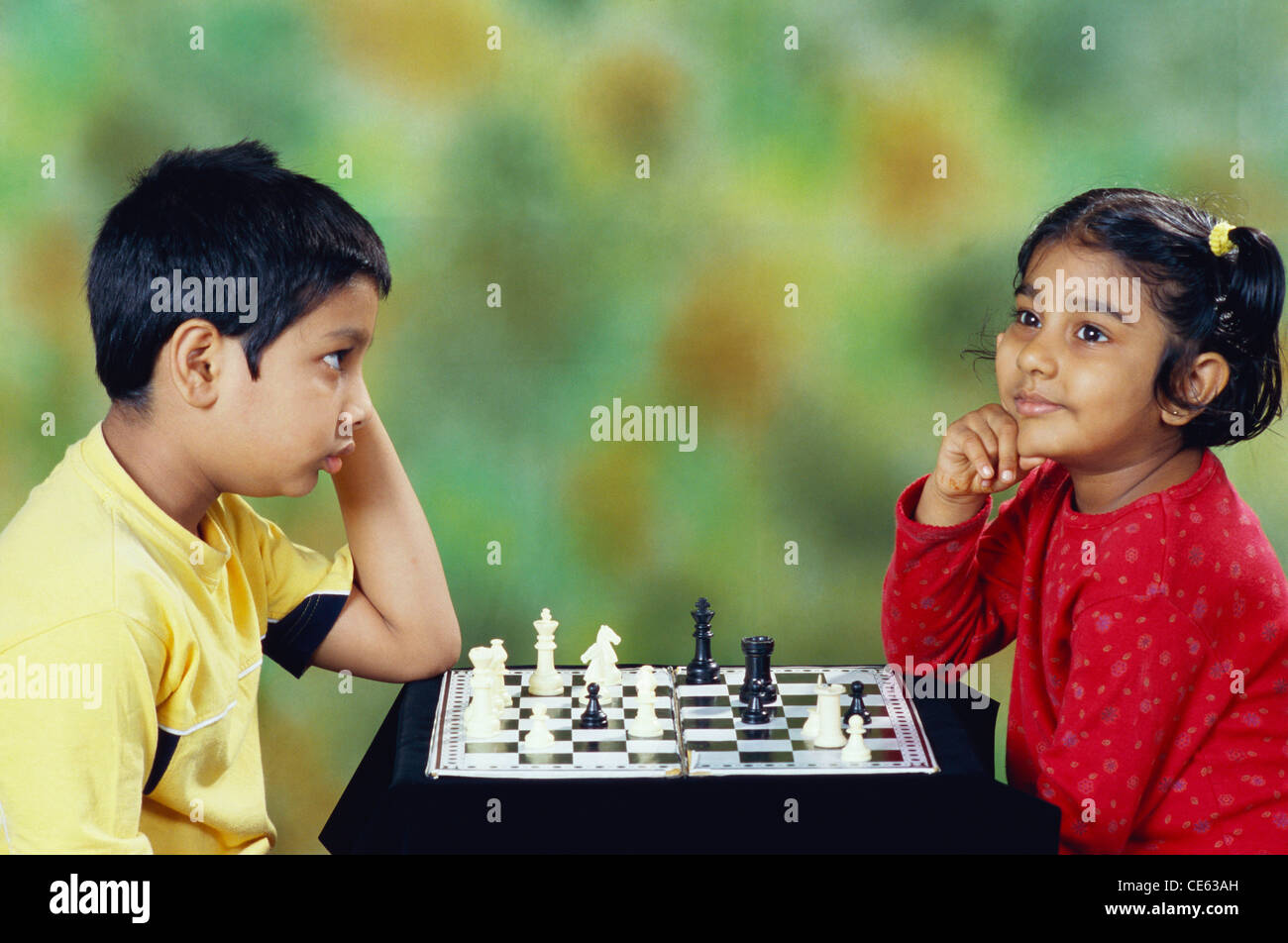 Indian kids playing chess hi-res stock photography and images - Alamy