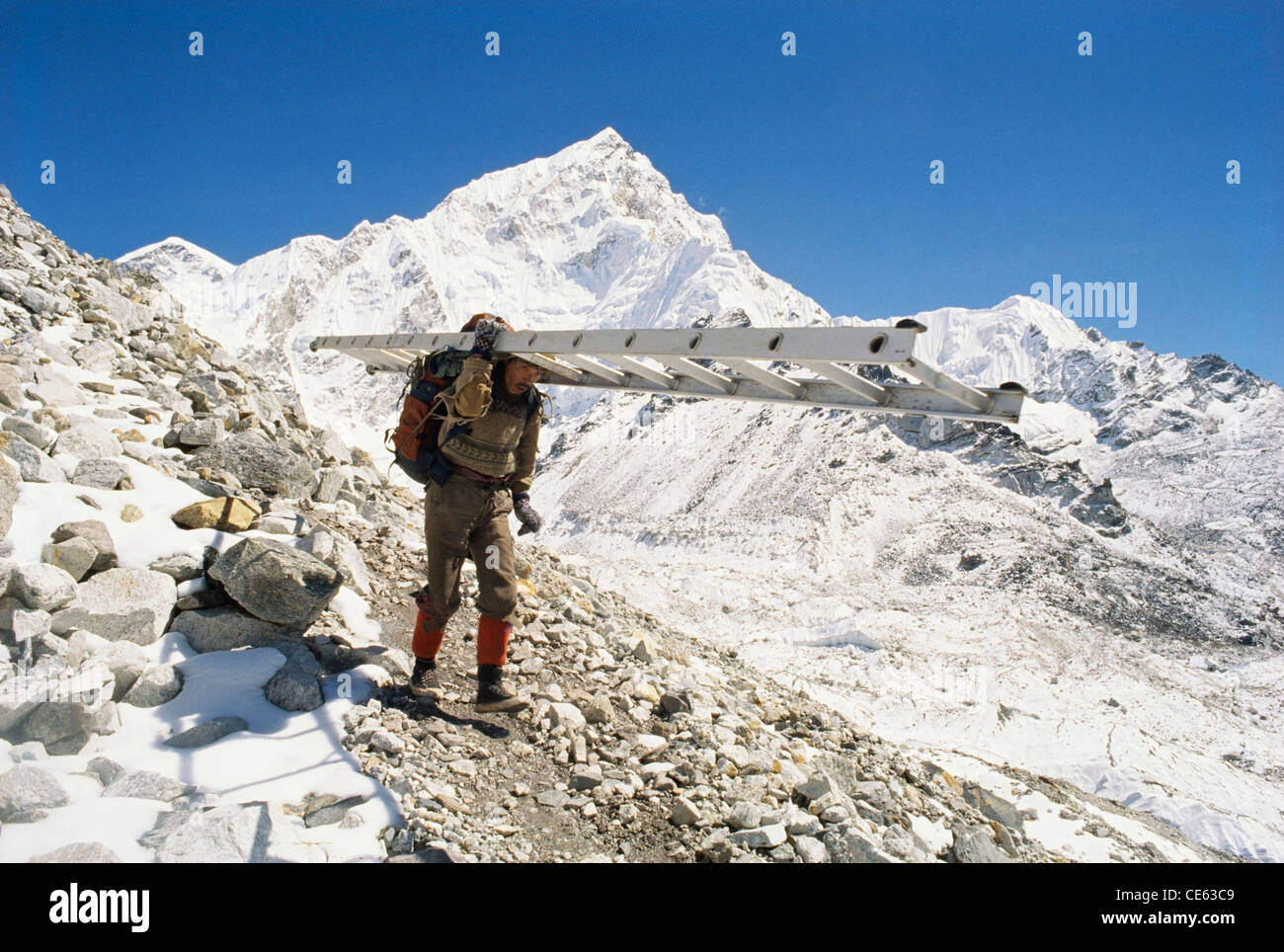 Sherpa everest ladder hi-res stock photography and images - Alamy