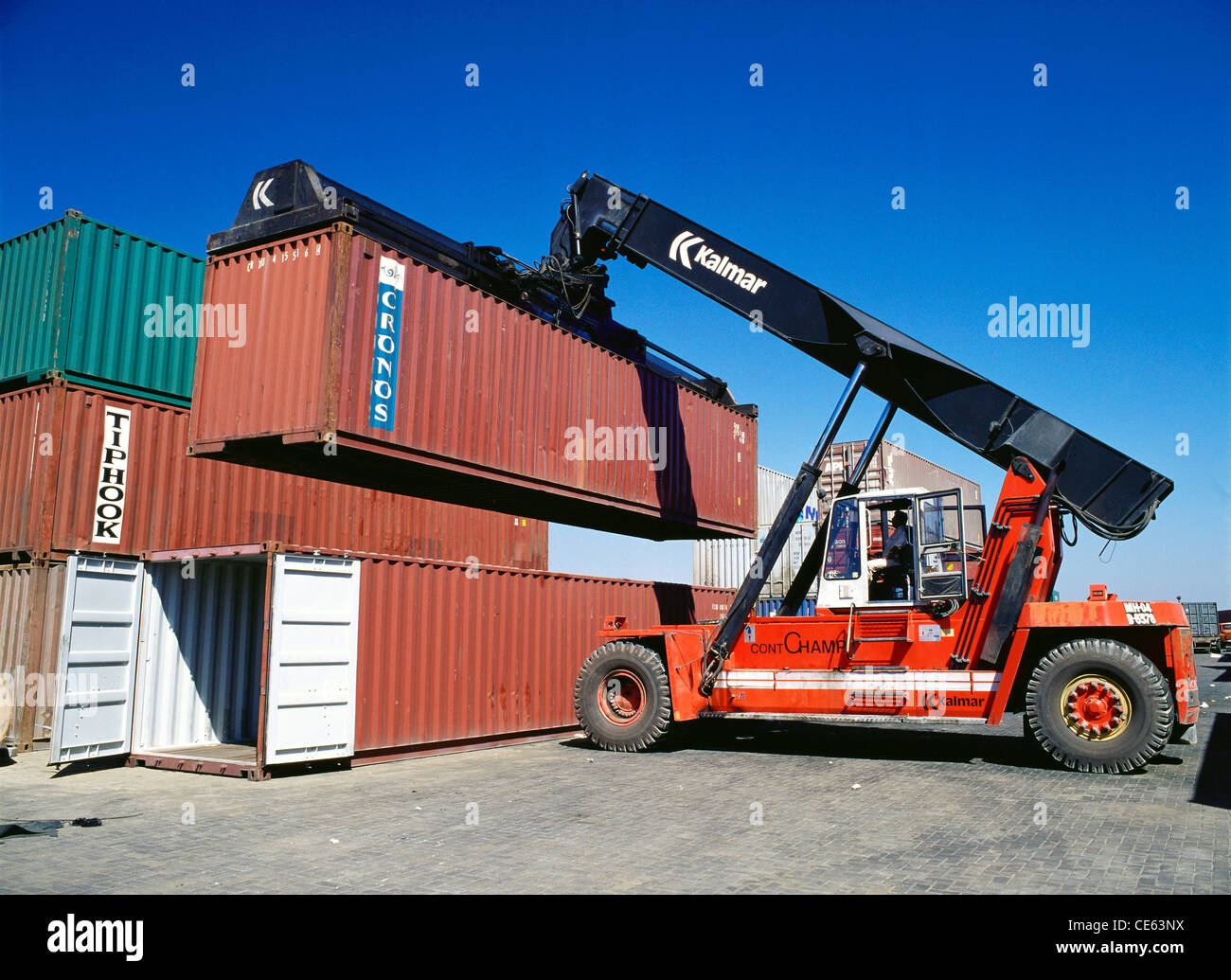 Shipping imports india hi-res stock photography and images - Alamy
