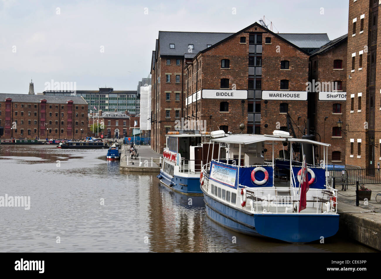 Main Dock Basin in Gloucester, England Stock Photo - Alamy