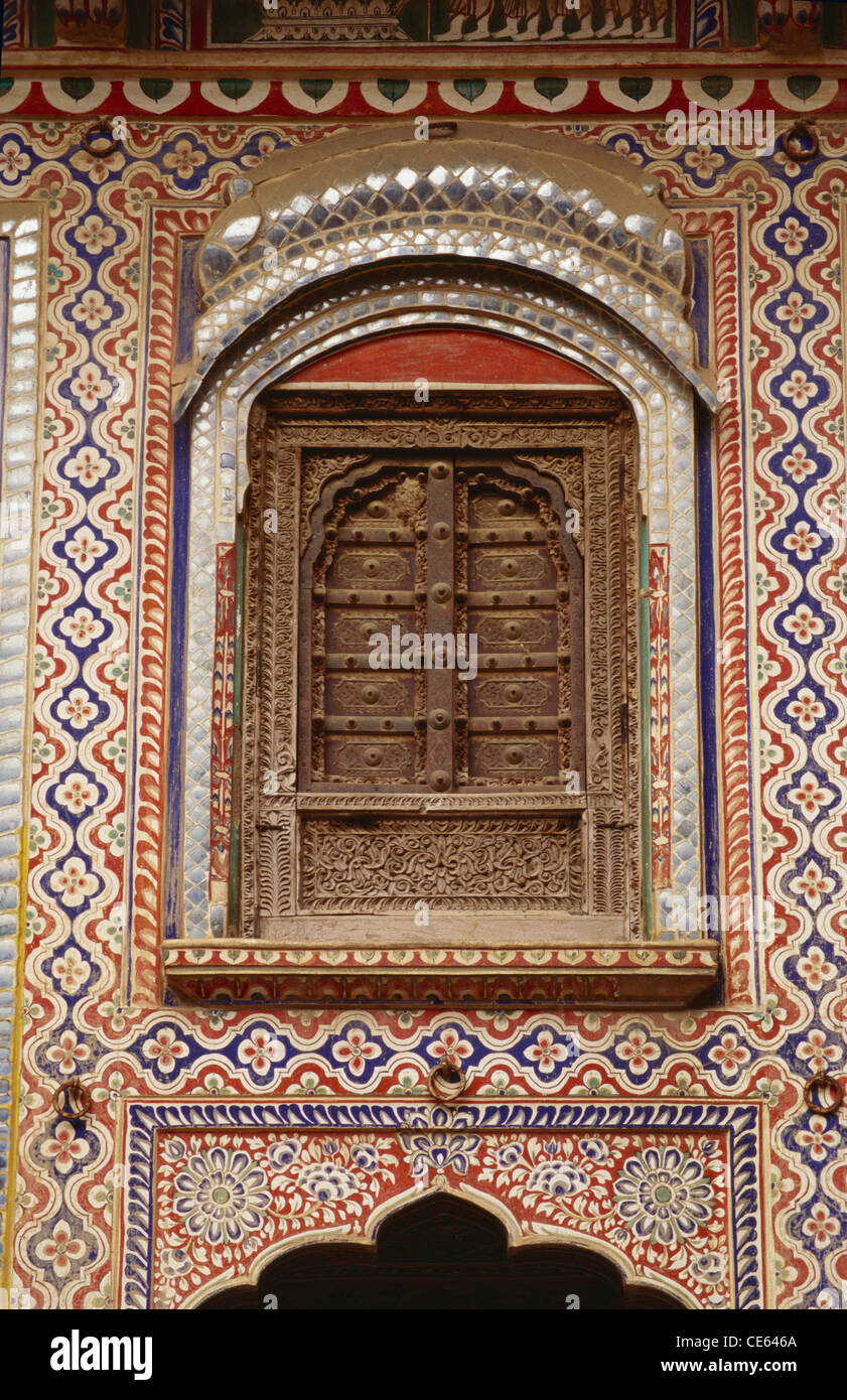Closed window on painted wall of haveli ; Sikar ; Shekhavati ...