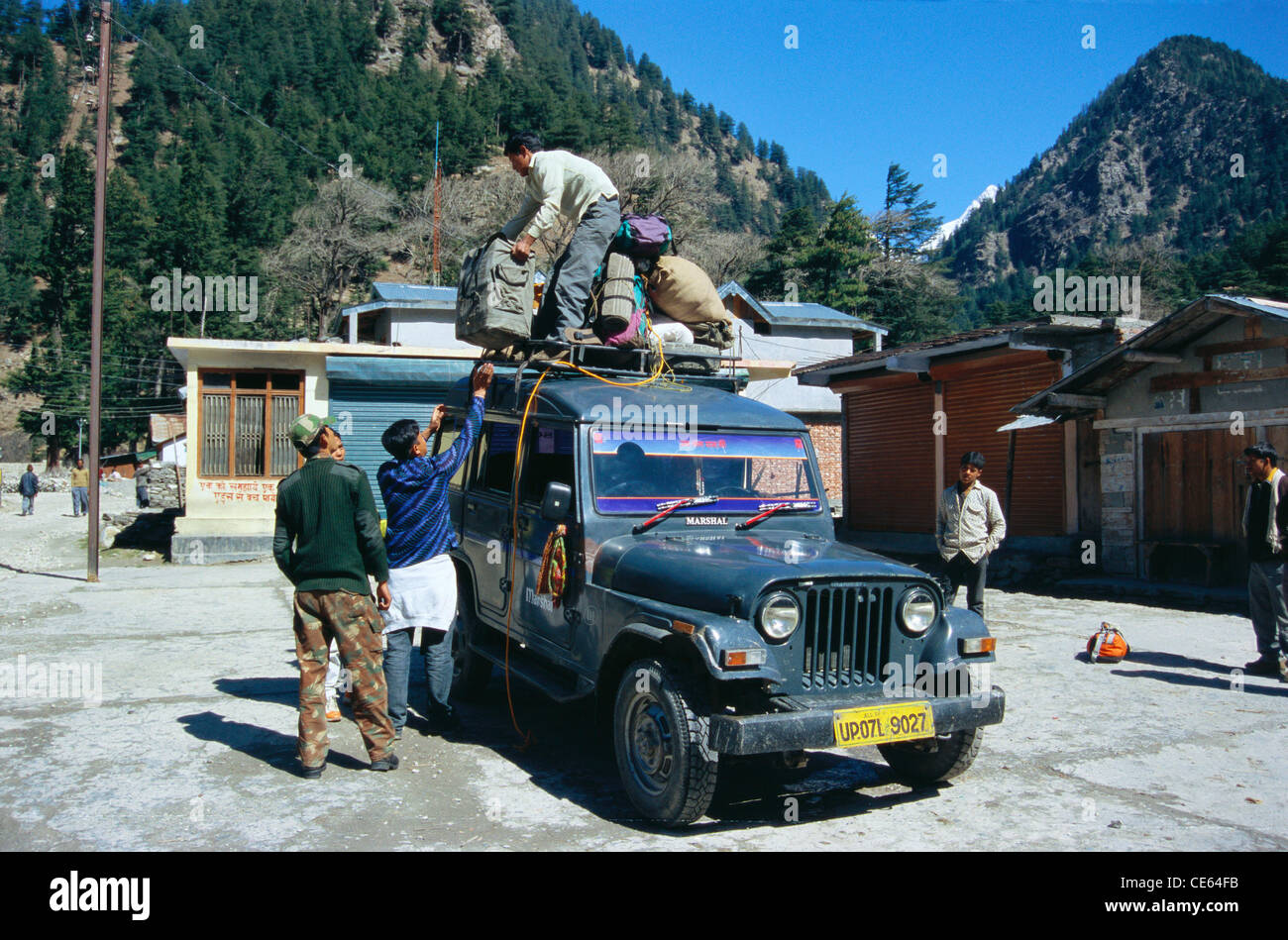 Loading the jeep hi-res stock photography and images - Alamy