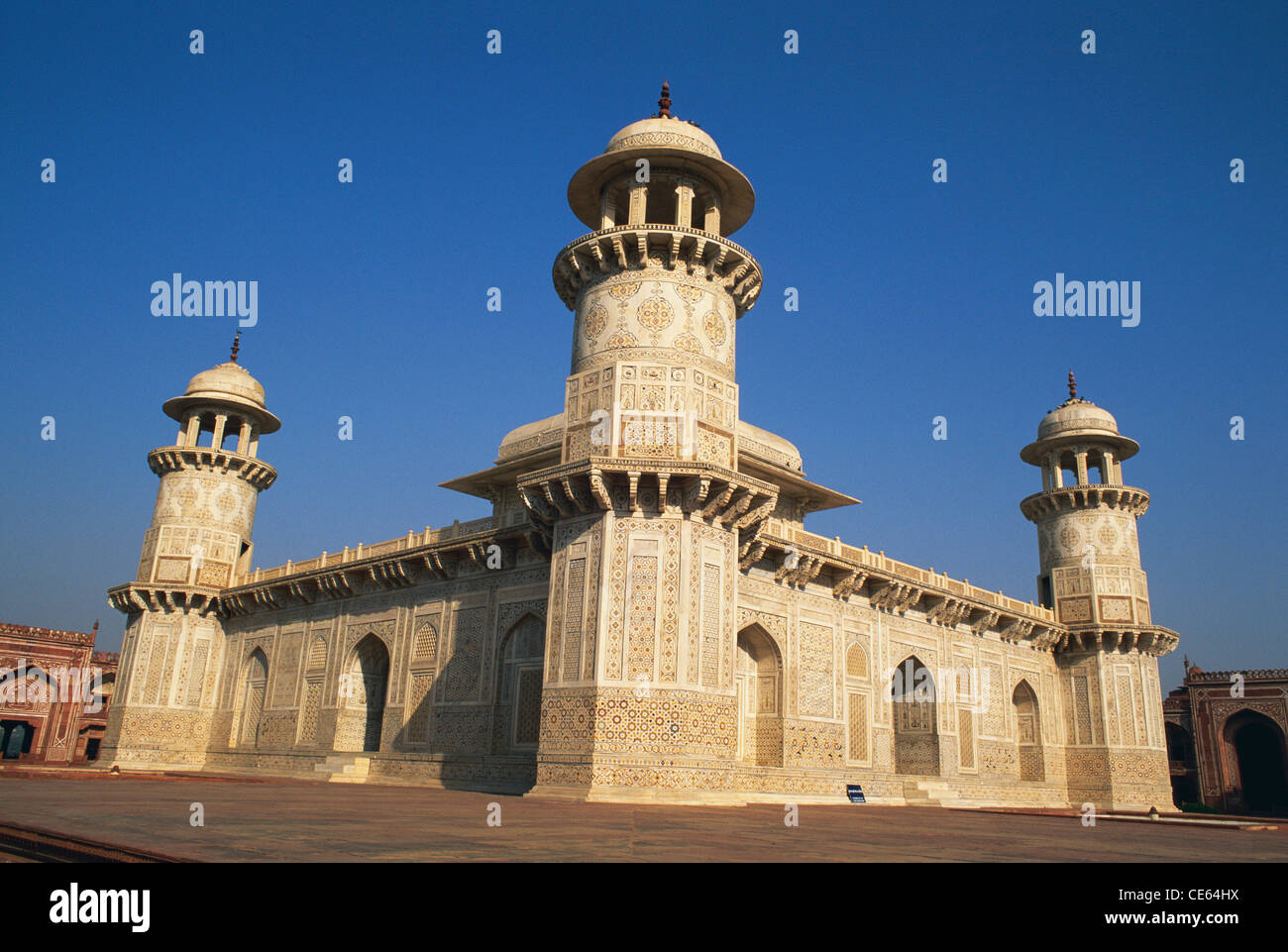 Itmad ud daulah hi-res stock photography and images - Alamy