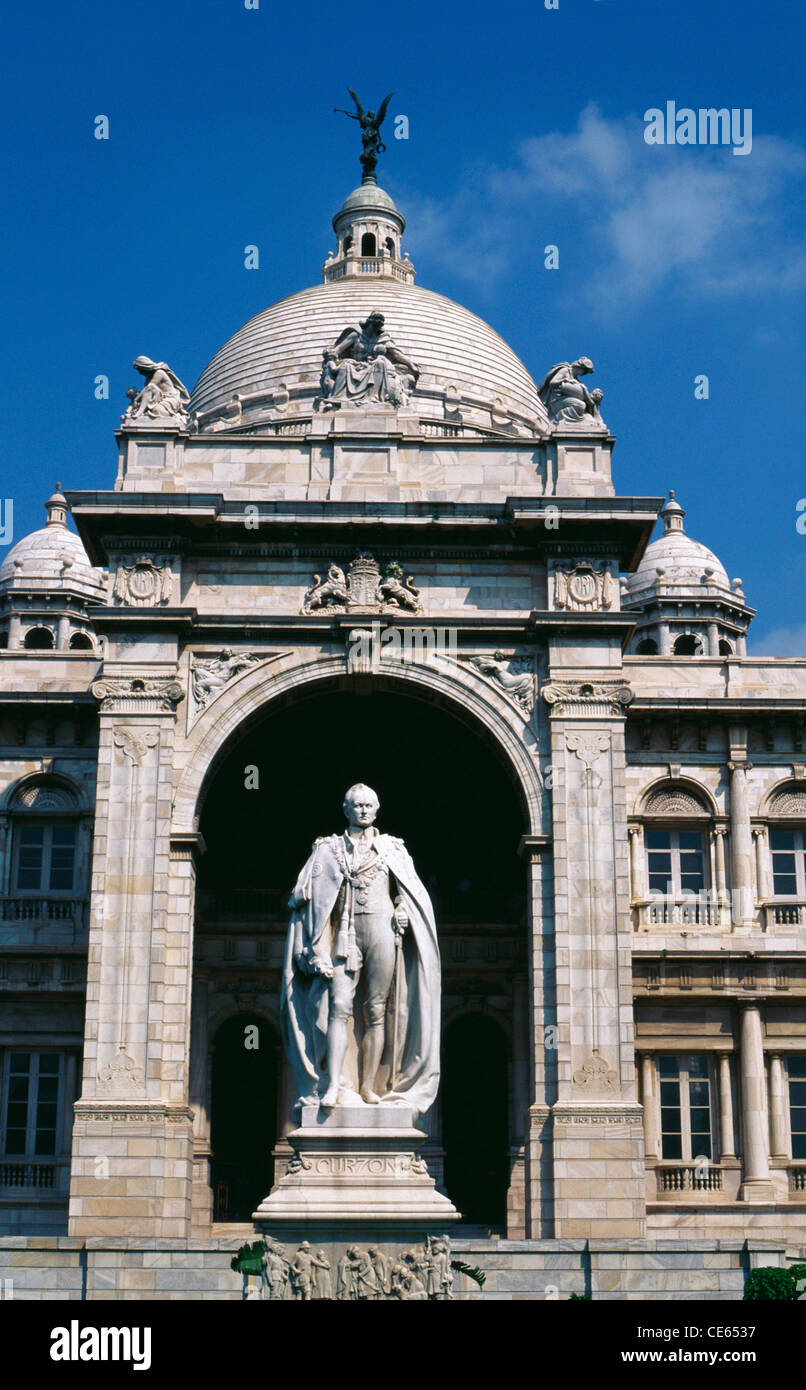 Statue of Lord Curzon and Victoria Memorial ; Calcutta ; West Bengal ...
