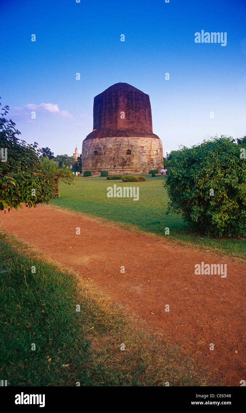 Dhamek Stupa ; Dhamekh Stupa ; Sarnath ; Varanasi ; Uttar Pradesh ...