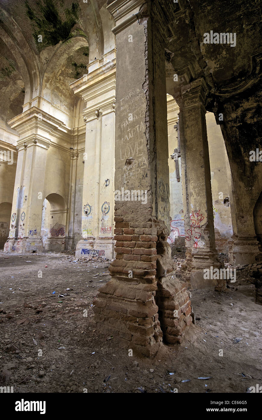 Indoor building ruin ruins ceiling hi-res stock photography and images ...