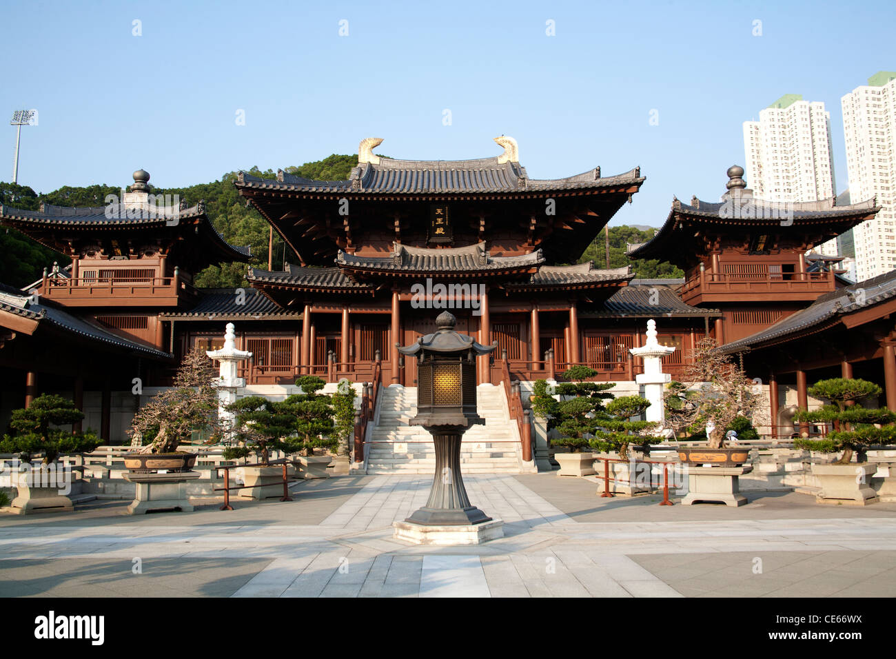 Chi lin nunnery courtyard hi-res stock photography and images - Alamy