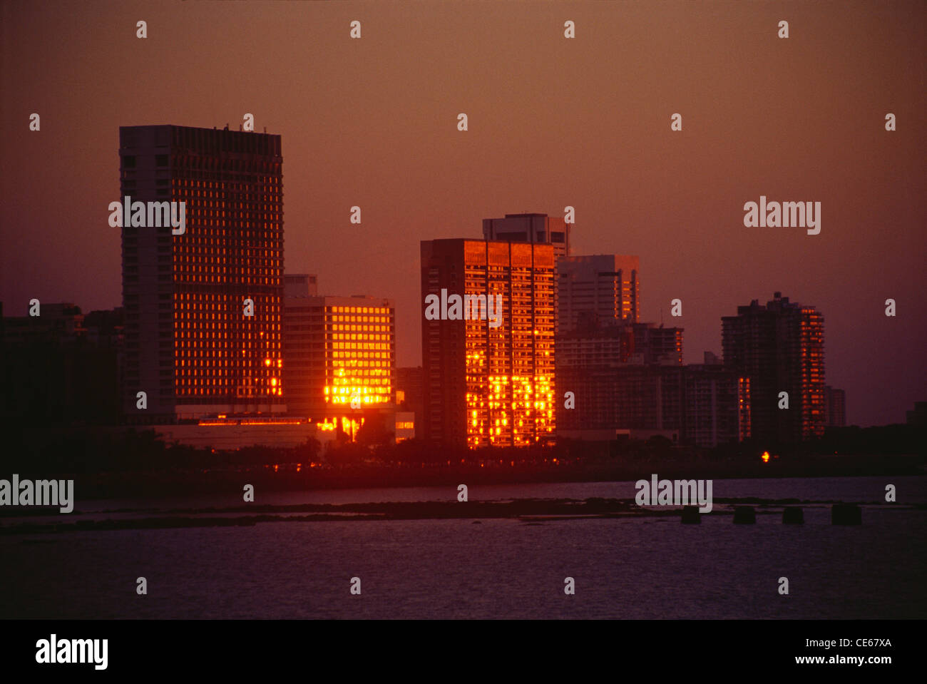 Sunset nariman point mumbai hi-res stock photography and images - Alamy