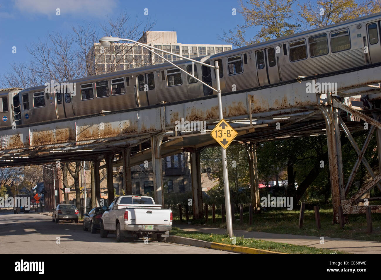 Elevated section of the El rail network in Old Town Chicago Stock Photo ...