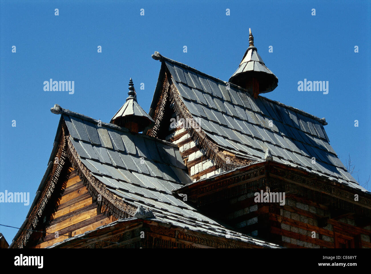 Roof ; Roofing with natural stone tiles ; Rakcham ; Raksham ; Sangla ...