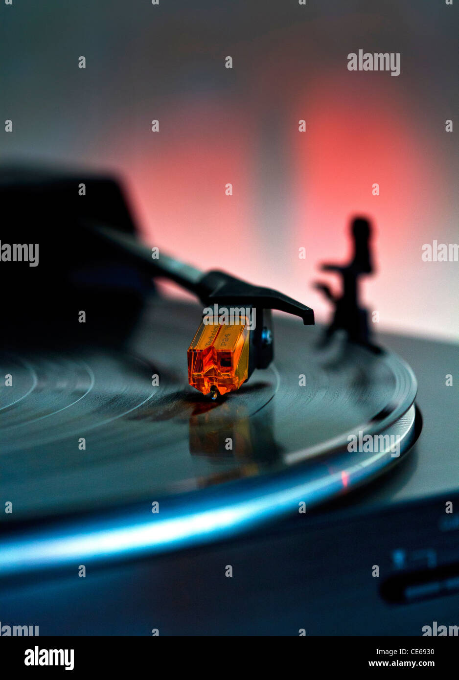 vinyl record playing Stock Photo - Alamy