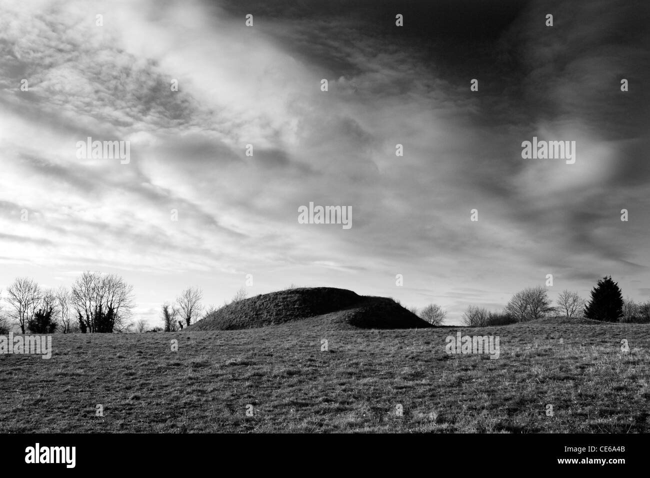 Uk tumulus tumuli hi-res stock photography and images - Alamy