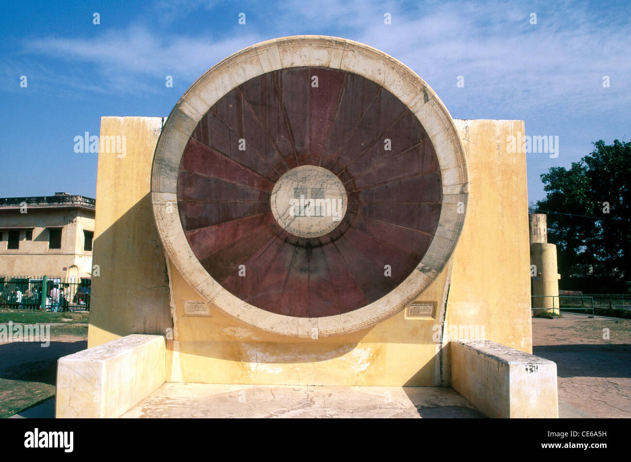 Narivalaya Dakshin gola yantra ; Jantar Mantar ; architectural ...
