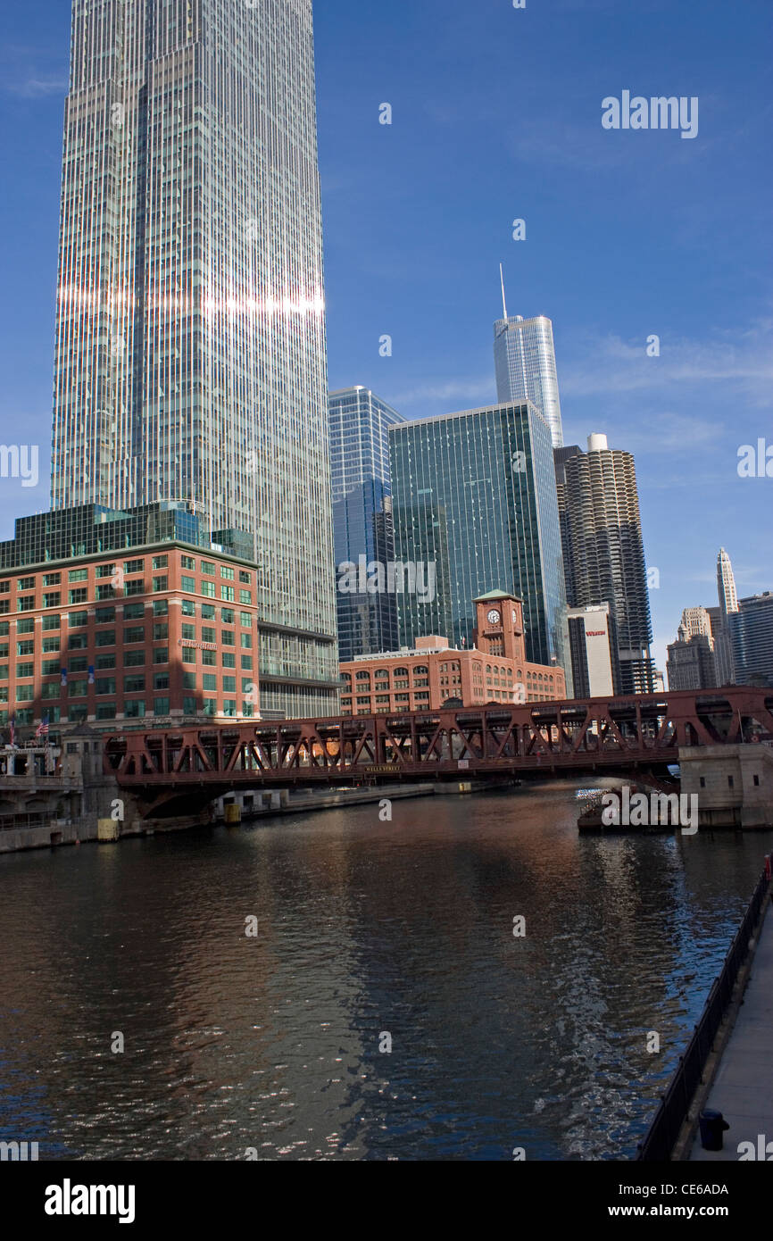 Wells street bridge hi-res stock photography and images - Alamy
