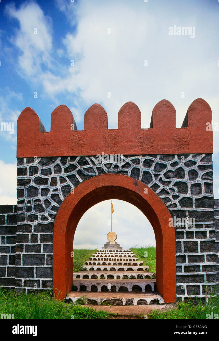 Fort wall ; entry gate ; entry arch ; Shivaji Samadhi ; Jawhar ; Javhar ...