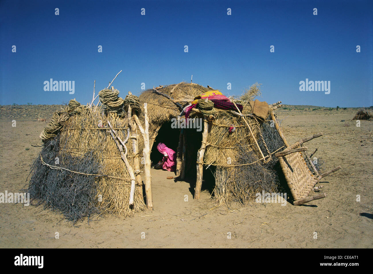 Straw Hut House In Desert High Resolution Stock Photography and Images ...