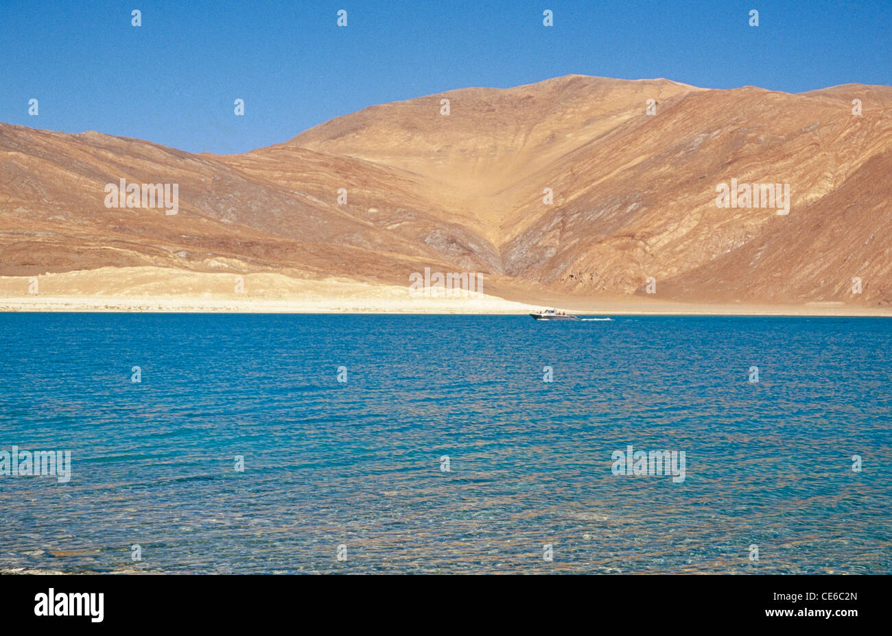 Pang gong lake hi-res stock photography and images - Alamy