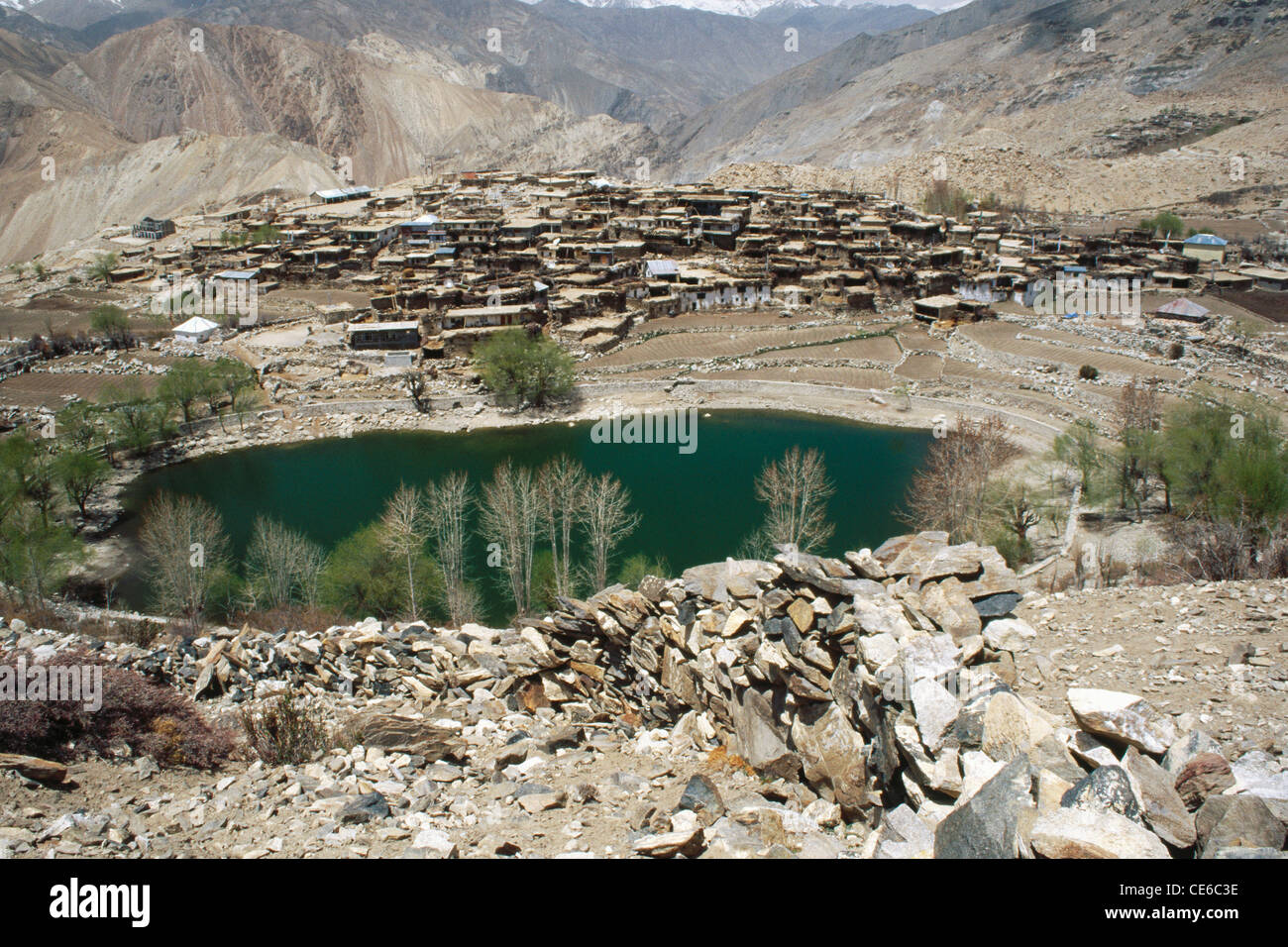 Village with lake ; Nako Lake ; Nako village ; Pooh sub-division ...