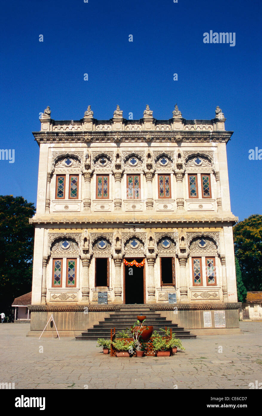 Mahadji Shinde Chhatri ; Shinde Chhatri old building ; Vanawadi ...