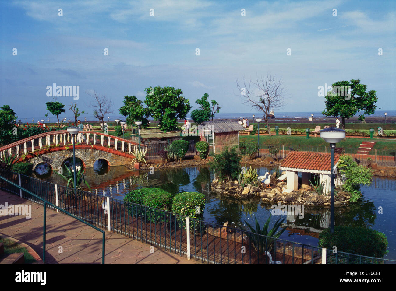 Arch bridge ; walking path ; pond ; Joggers Park ; Bandra ; Bombay ...