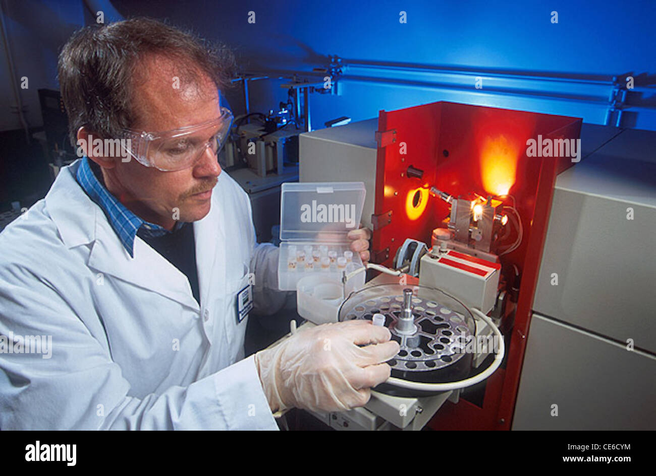 Atomic absorption spectrophotometer hi-res stock photography and images ...