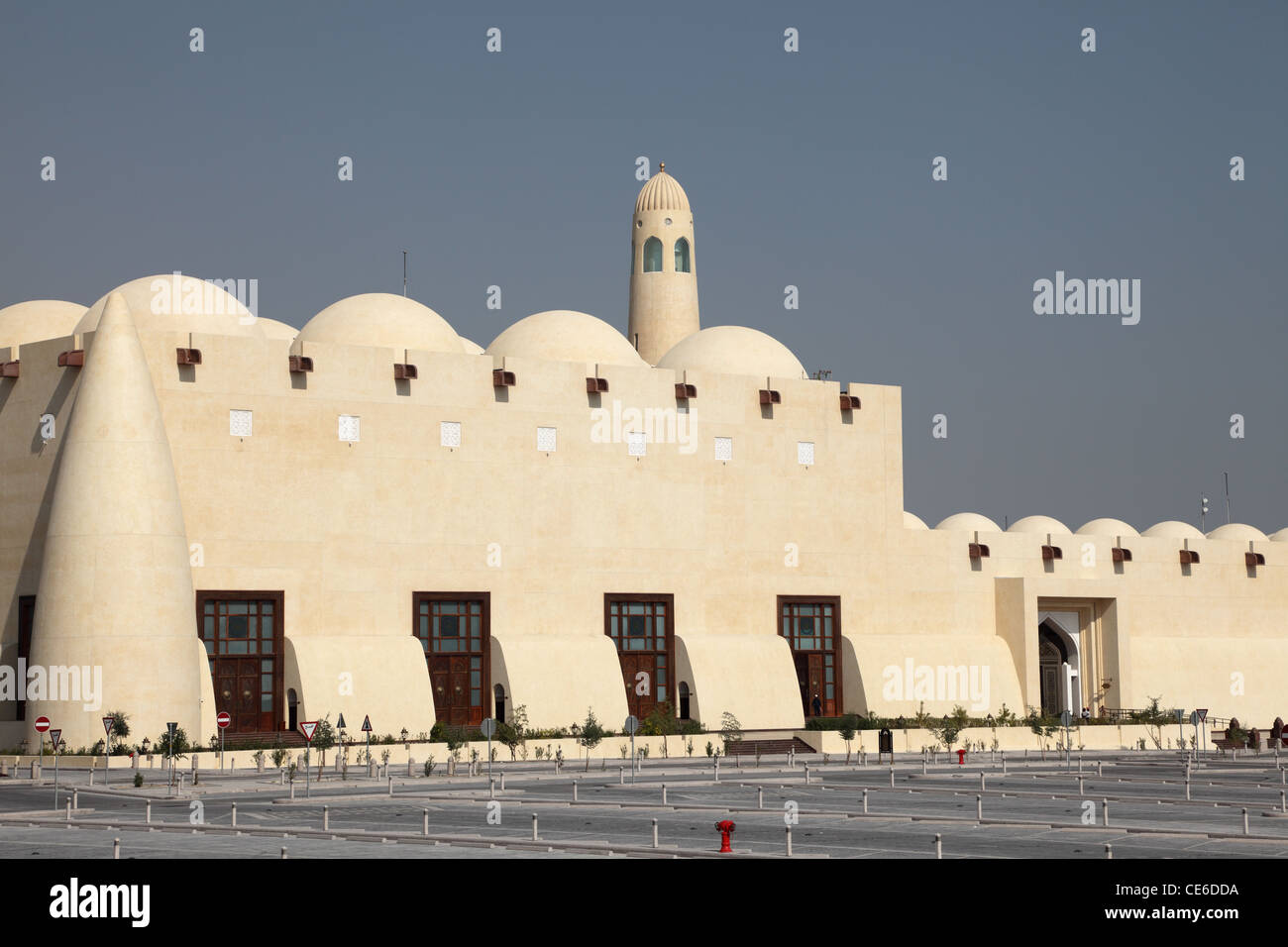 The Qatar State Grand Mosque in Doha Stock Photo - Alamy