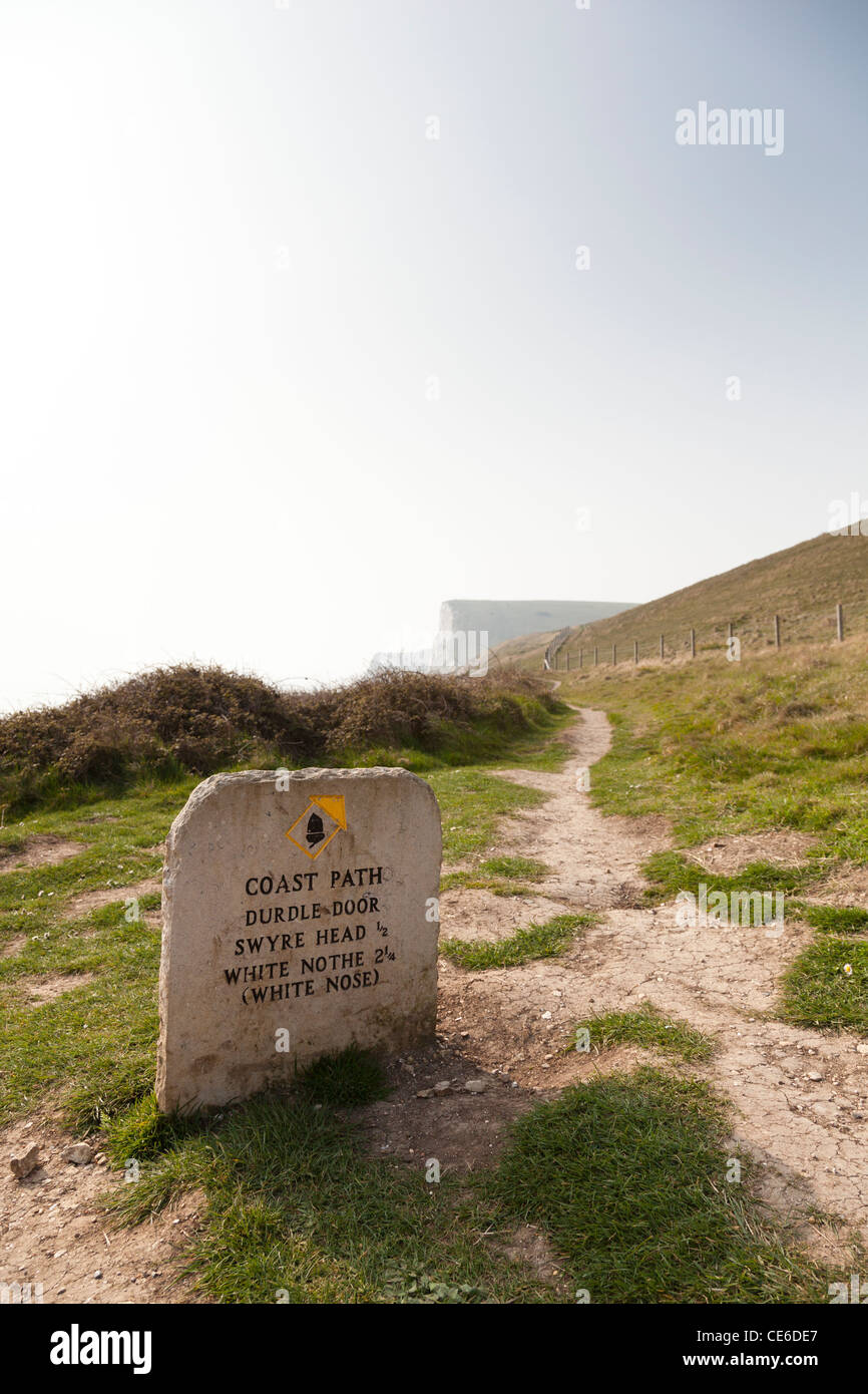 Stone pathway marker hi-res stock photography and images - Alamy